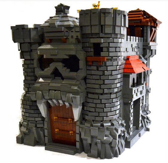 Custom built LEGO Castle Grayskull – Retrenders